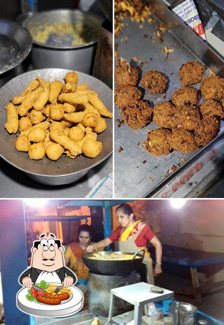 The Famous Vijayanagar Sisters Bhajji Shop - Akka-Tangiyara Bhajji ...