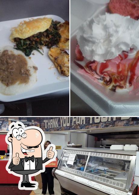 Splendora's Corner Grill in Austell