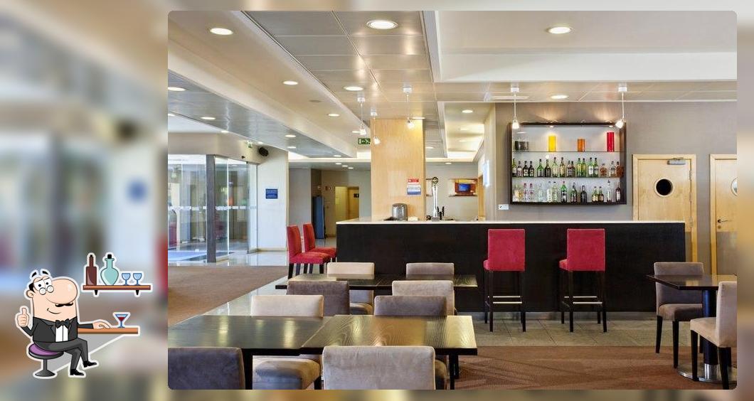 Lobby Bar - Holiday Inn Express, Portugal