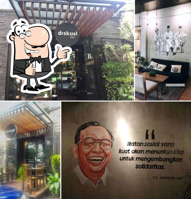 Diskusi Kopi & Ruang Berbagi Kawi cafe, Jakarta - Restaurant menu and ...