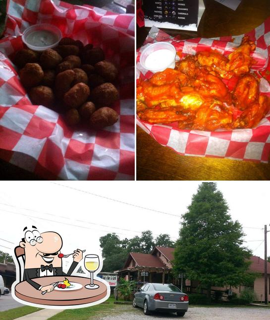 Val's Bar & Grill, 503 Porter Ave in Ocean Springs - Restaurant reviews