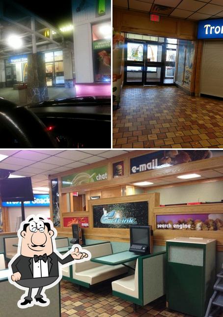 McDonald's, Vauxhall Plaza Parkway in Springfield Township