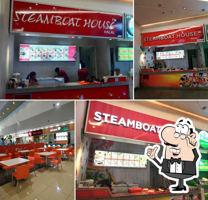 Steam Boat House restaurant, Bekasi Regency, Jalan Boulevard Ahmad Yani ...