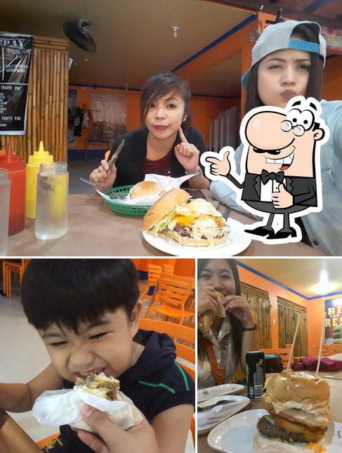 Yvan Navy & Kebab Haus restaurant, Lipa