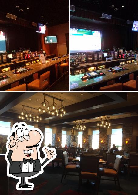 The Main Stage Bar in Valley Center - Restaurant reviews