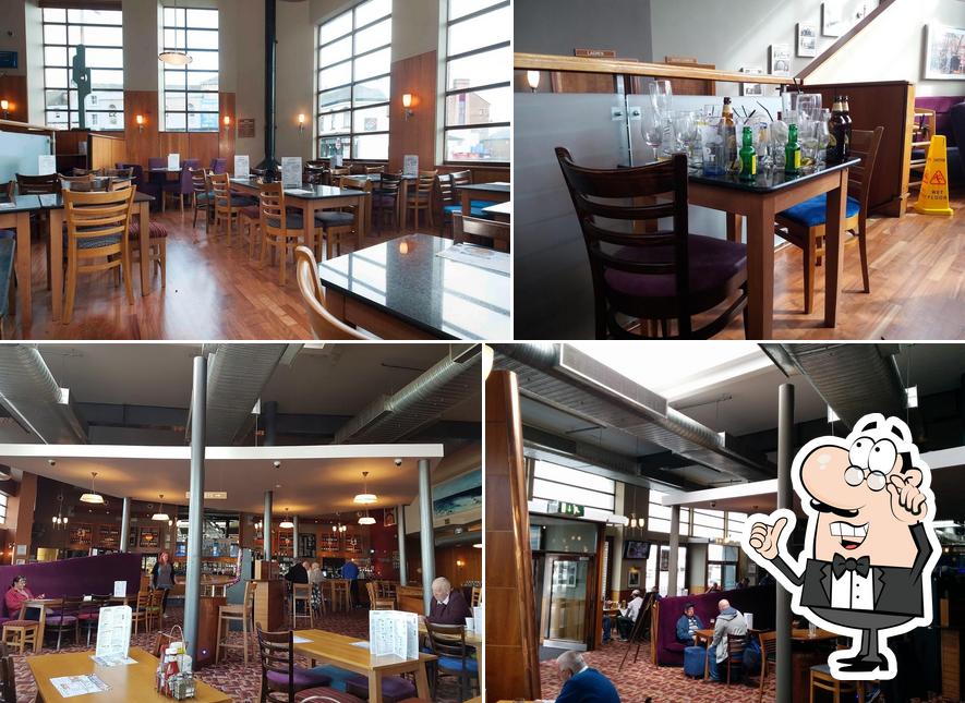 Top 5 restaurants with hot dogs in Whitehaven, november 2025 ...