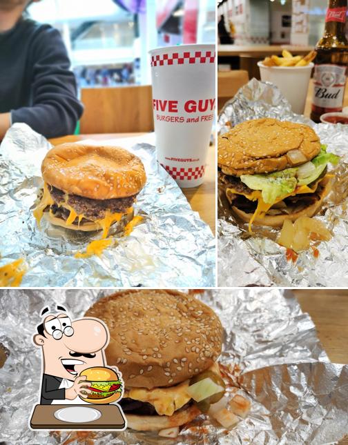 Five Guys restaurant, Wien, Millennium City - Restaurantspeisekarten ...