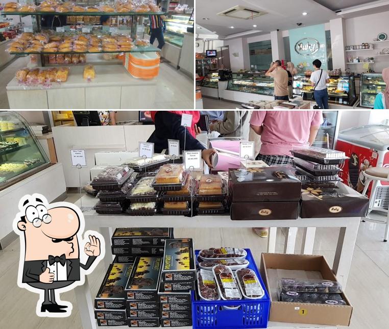 Toko Roti Ruby, Cirebon - Restaurant reviews