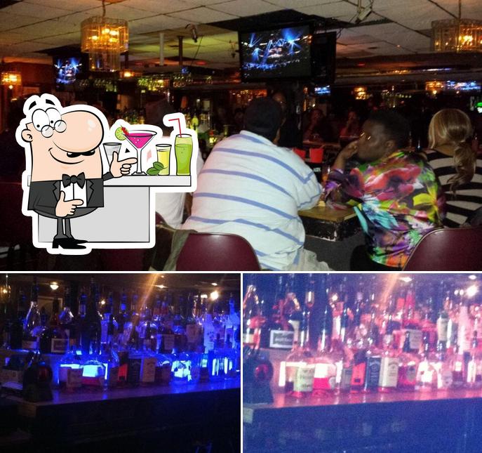Celebrity Lounge, 2020 E 83rd St in Chicago - Restaurant menu and reviews