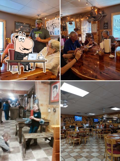 Raezack's Grill & Deli, Helenwood - Restaurant menu, prices and reviews