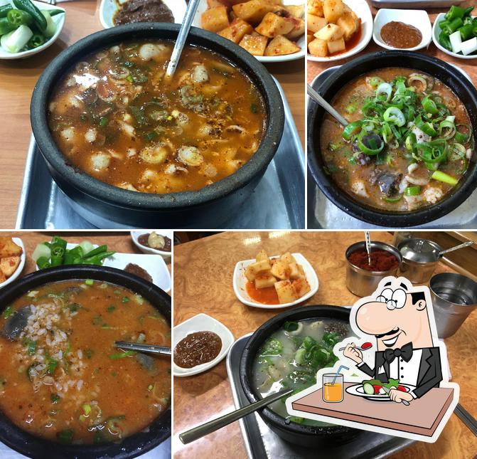 Hwamok Sundaeguk restaurant, Seoul, 383 Yeouidaebang-ro - Restaurant ...