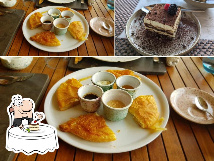 Crimson Bar & Grill, Cairo - Restaurant menu, prices and reviews