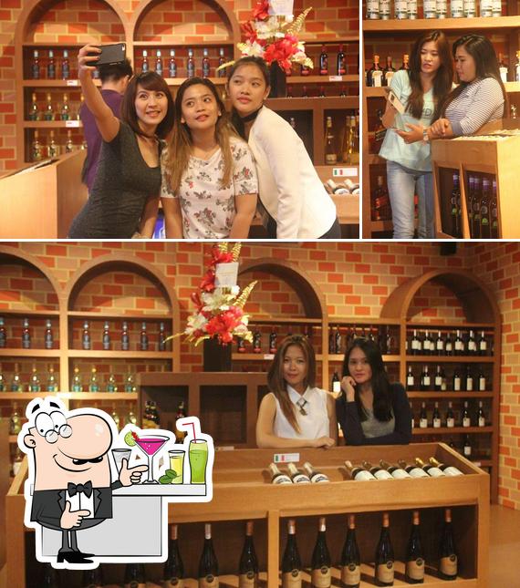 Twelve Wine & Liquor Shop pub & bar, Manado - Restaurant reviews