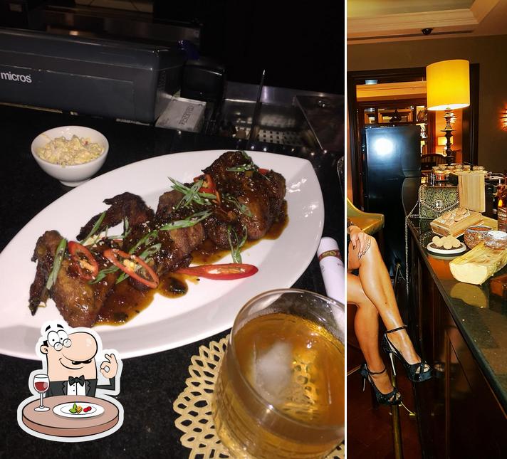 Library Bar, Dubai, The Ritz-Carlton - Restaurant reviews