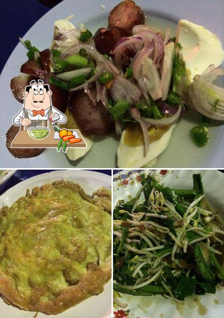 ร้านข้ามต้มกุ๊ย หน้าวัดโพธาราม ตลาดโต้รุ่ง restaurant, Photharam