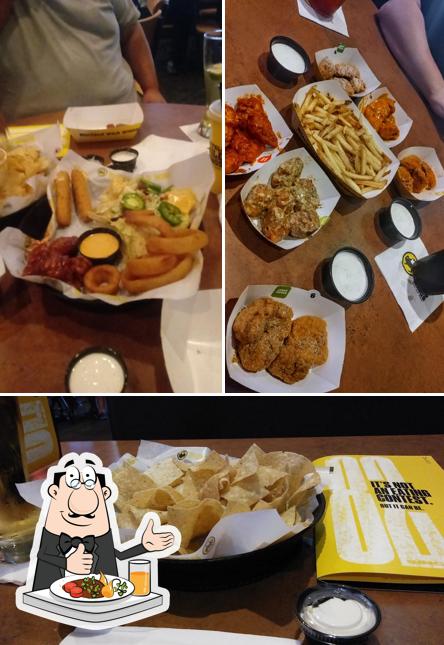 Buffalo Wild Wings, 8212 University Ave in Lubbock - Restaurant menu ...