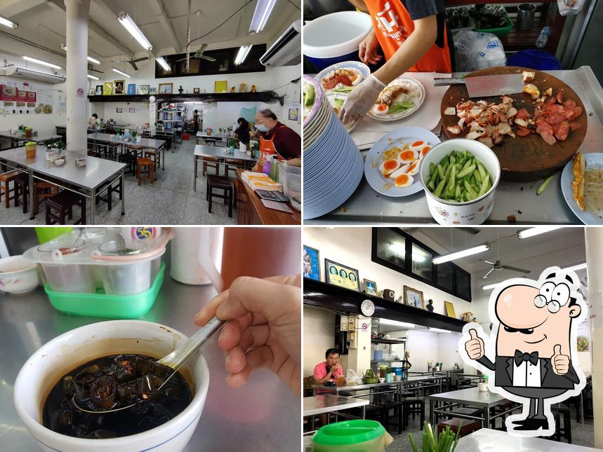 Thanee Khao Moo Daeng Roasted & Bbq Pork Rice, Bangkok - Restaurant reviews