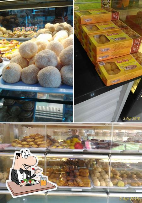 Vitasari Bakery Holis, Bandung, Jl. Holis No.327D - Restaurant reviews