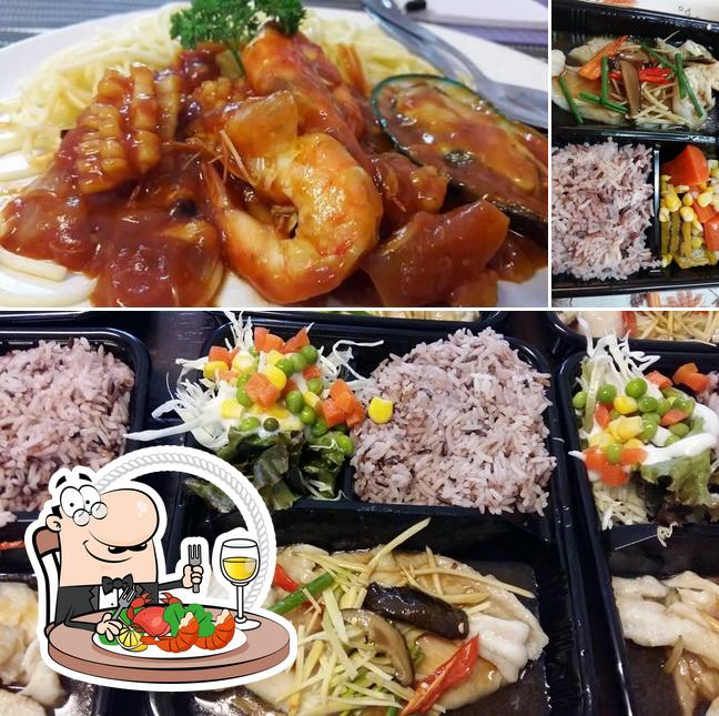 Mr.Chin Steak & Books Café, Khon Kaen - Menú del restaurante, precios y ...