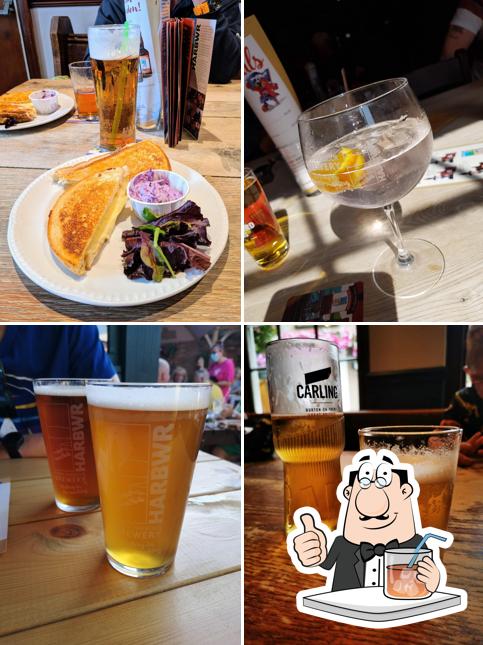 Top 7 pubs & bars in Tenby, october 2025 - Restaurant Guru