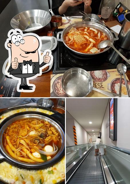 Dookki Tteokbokki Lotte Mart Seocho restaurant, Seoul, -17 Seocho-dong ...