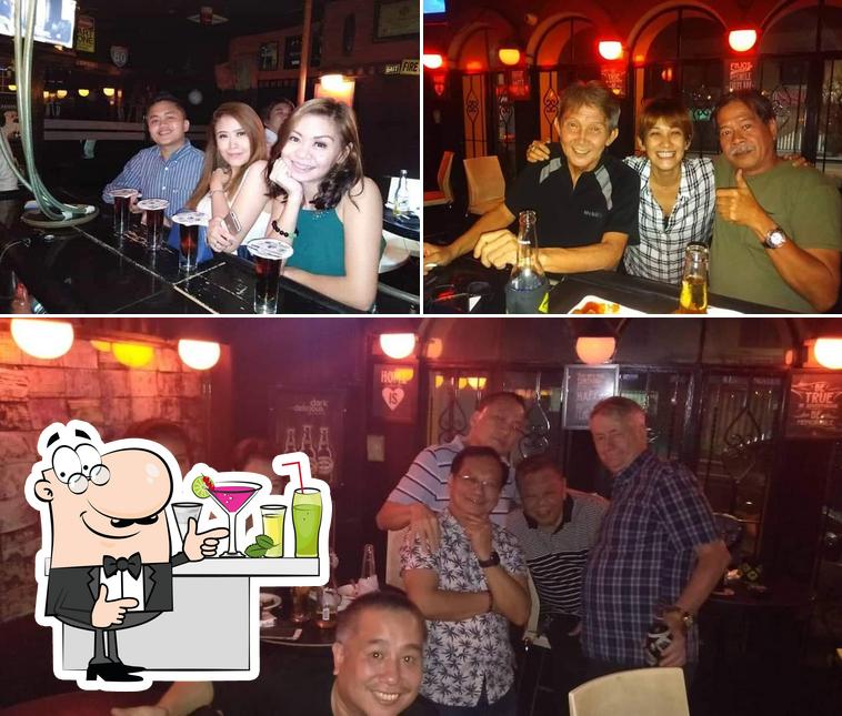 Memento / Porch pub & bar, Makati - Restaurant reviews