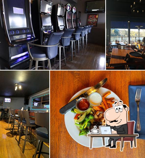 Rivershore Bar & Grill in Oregon City - Restaurant menu and reviews