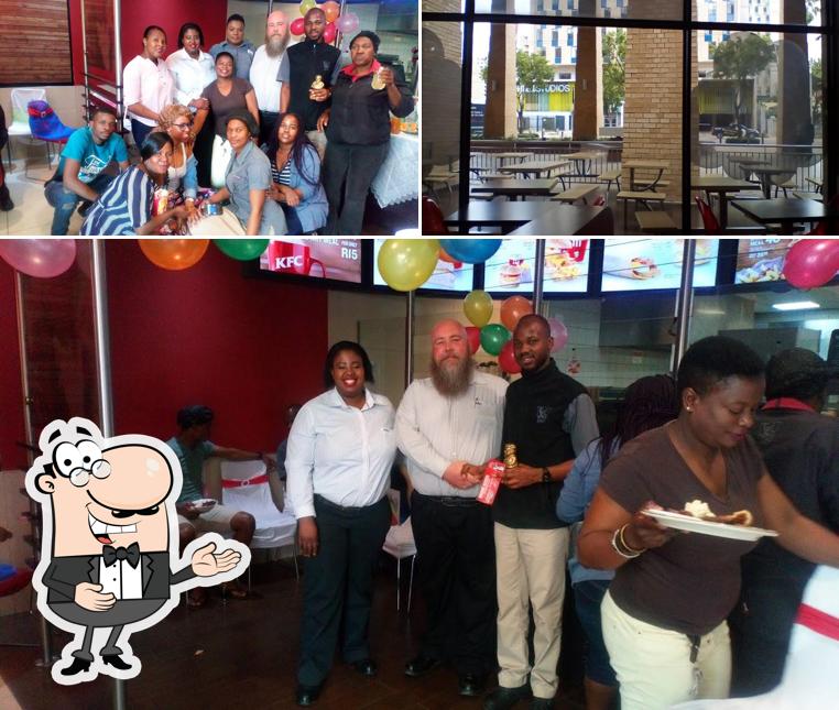 KFC Hatfield restaurant, Pretoria, The Fields Shopping Centre ...