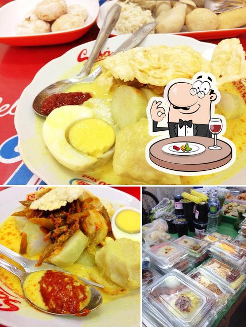 Pusat Jajanan Pagi Lapangan Hatta, Palembang - Restaurant reviews