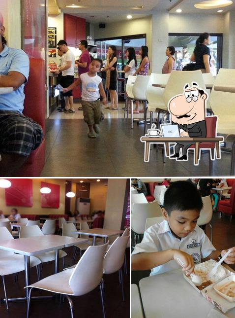 Jollibee restaurant, Marikina, J4X8+WP5 - Restaurant menu and reviews