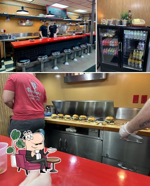 Rooster's, Utica - Restaurant menu, prices and reviews