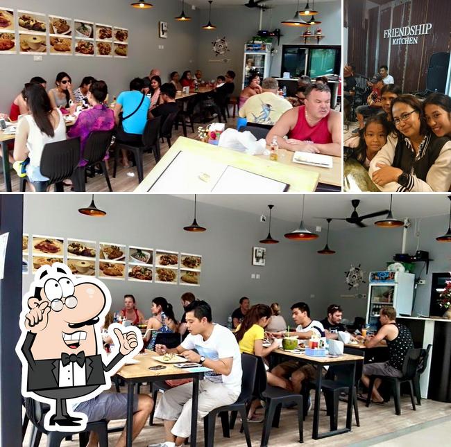 Friendship Kitchen, Pa Tong