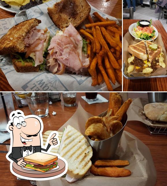 Steel Plow Burger Company in Moline - Restaurant menu and reviews