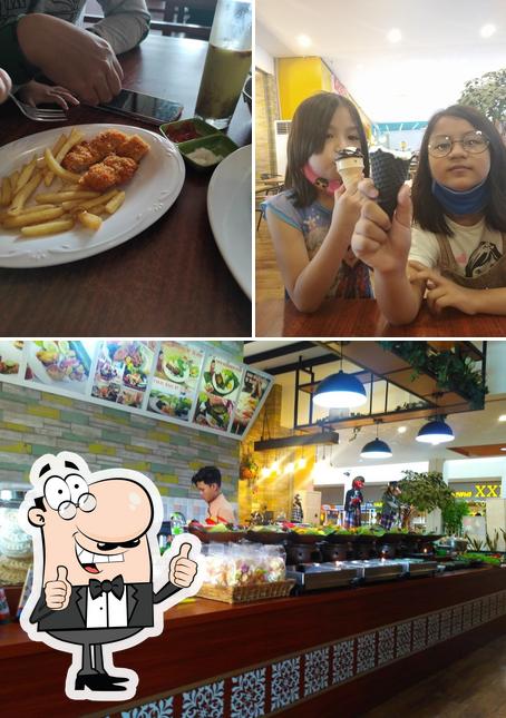 Pondok Stella Koja trade mall restaurant, North Jakarta, Jl. Kramat ...