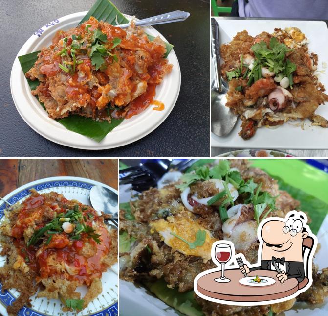 Joy's Oyster Omelette at Mahachai restaurant, Samut Sakhon - Restaurant ...
