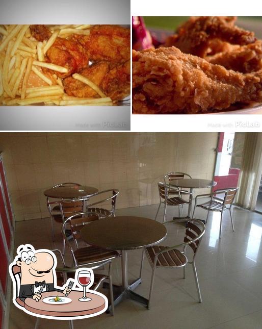 Arabian Chicken Hut restaurant, Umm Al Quwain, HH22+4Q3 - Restaurant ...