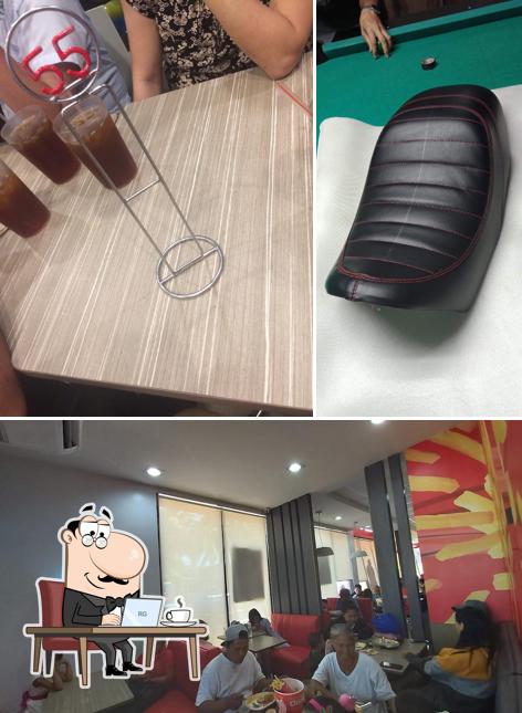Jollibee Magalang restaurant, Magalang, Don Andres Luciano St ...