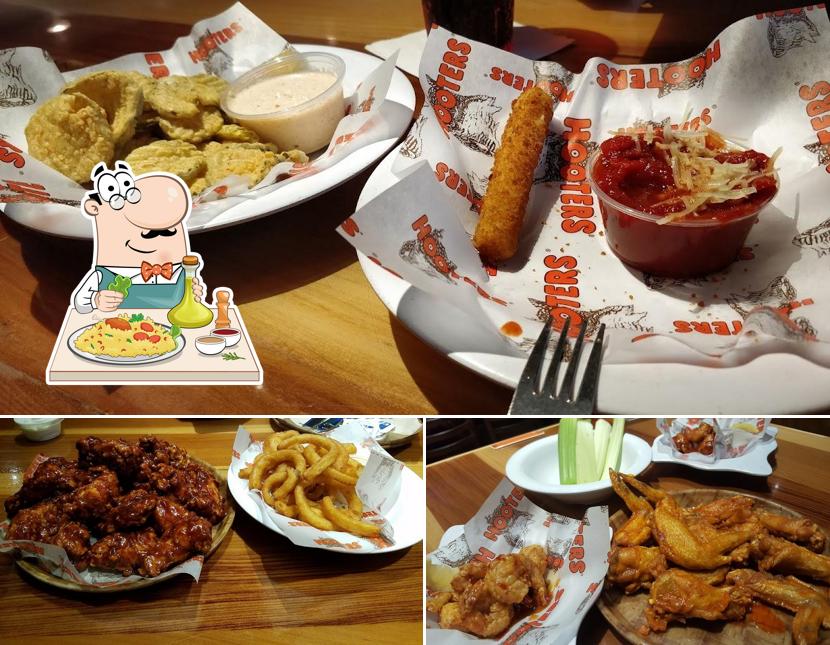 Original Hooters, 660 N Wells St in Chicago - Restaurant menu and reviews