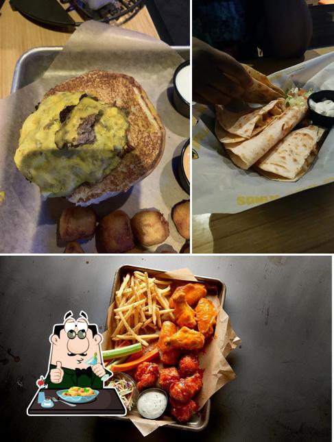 Buffalo Wild Wings, 2500 Corridor Way #1 in Coralville - Restaurant ...