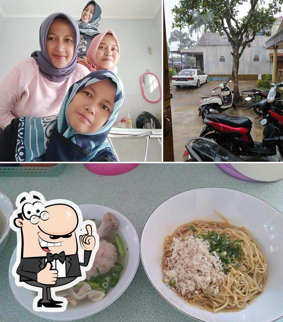 Garage Mie Baso Tasik Laksana Baru, Solokan Jeruk - Restaurant reviews