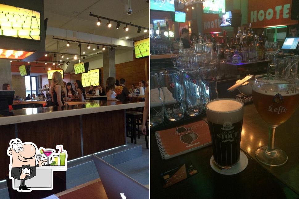 Hooters restaurant, Moscow, Zlatoustinskiy Bol'shoy Pereulok ...