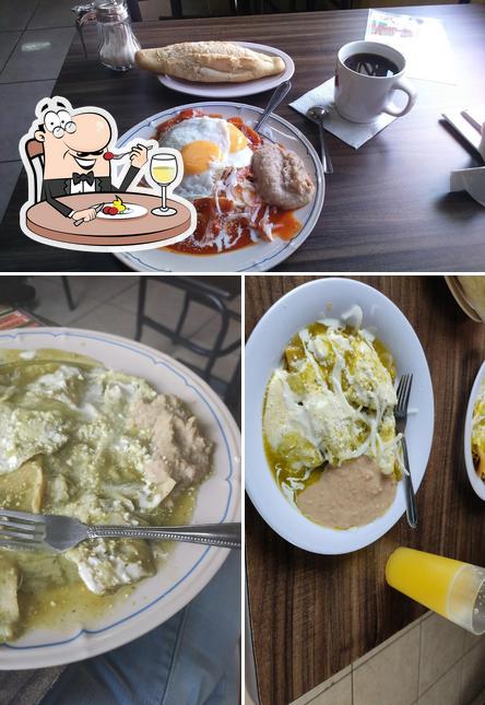Chilaquiles; La Chilaquila Sucursal Patria Sur restaurant, Guadalajara ...