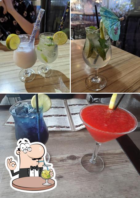 Sandy's Bar + Grill, Pacific Pines - Restaurant menu, prices and reviews