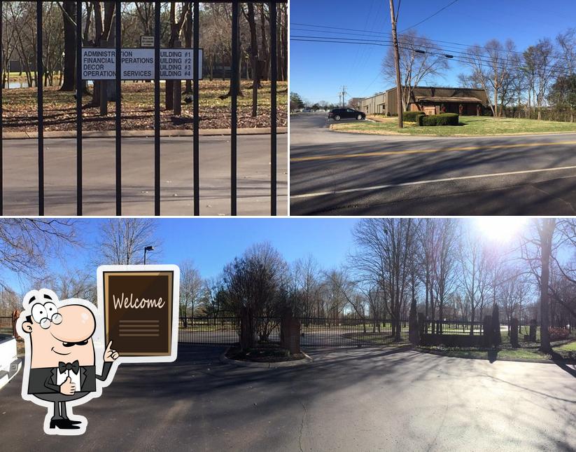 Cracker Barrel Old Country Store, 305 Hartmann Dr in Lebanon
