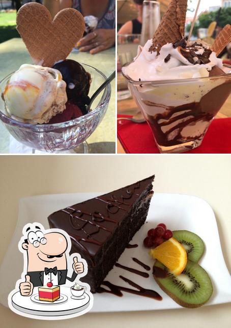 Capri Cukrászda desserts, Pécs - Restaurant reviews