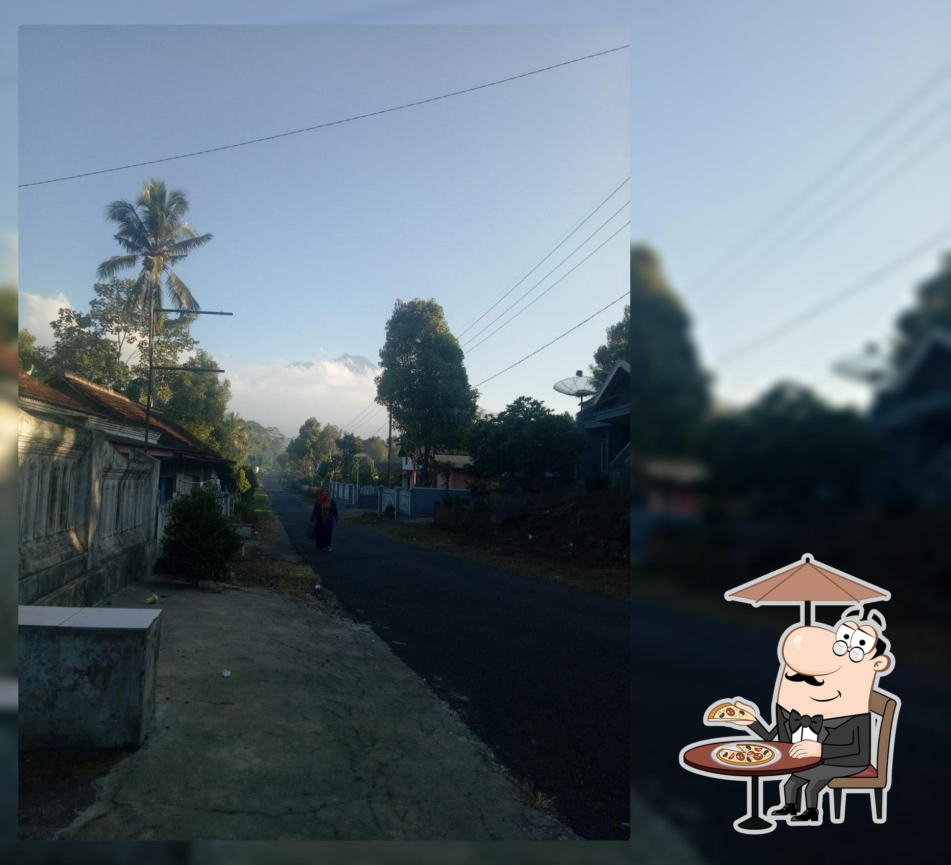 Find the best place to eat in Sumbertempur, winter 2024 - Restaurant Guru