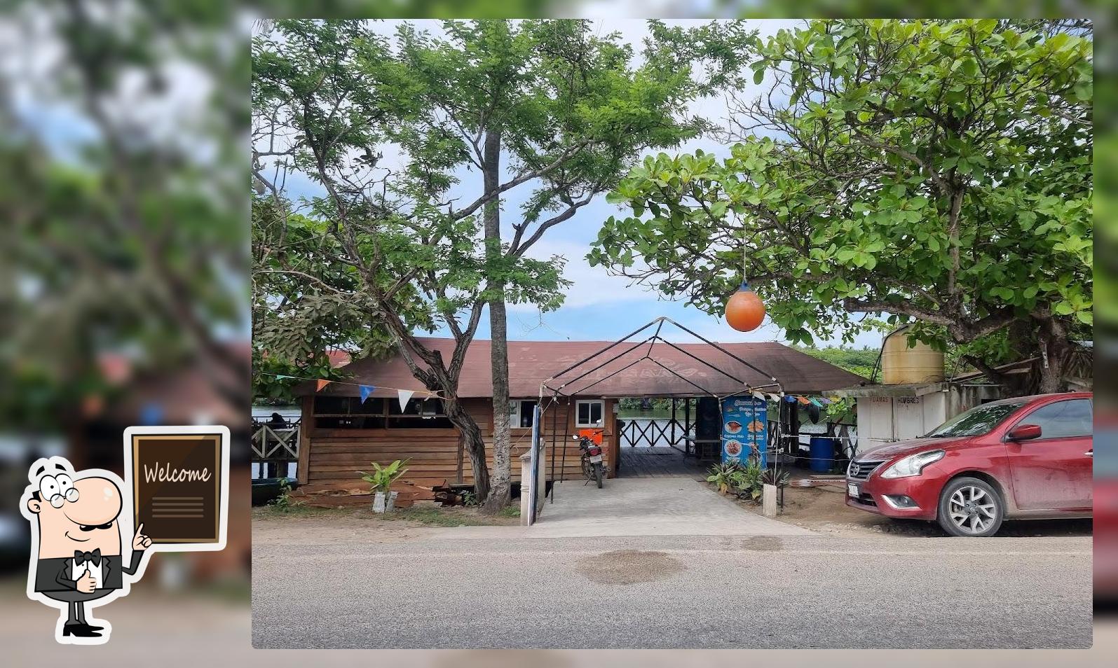 Palada familiar El Puerto restaurant, Puerto Ceiba