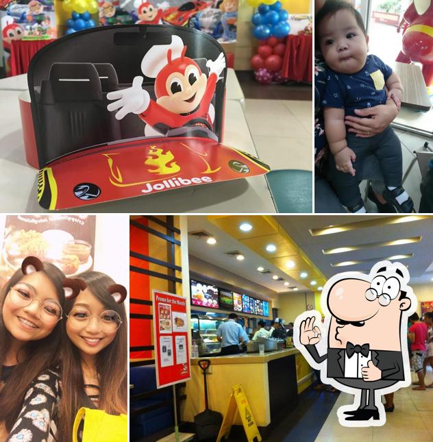 Jollibee restaurant, Caloocan, Along Monumento Cicle - Restaurant reviews