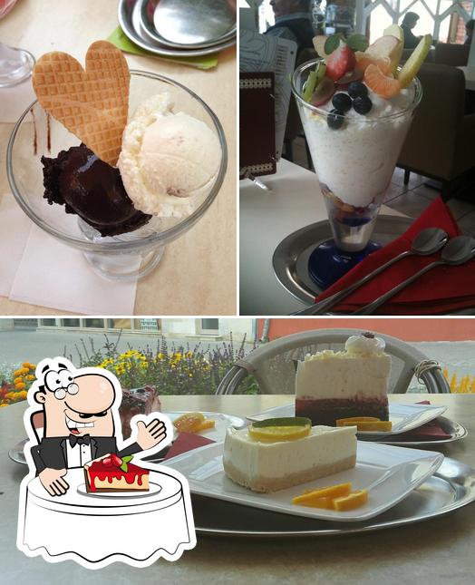 Capri Cukrászda desserts, Pécs - Restaurant reviews