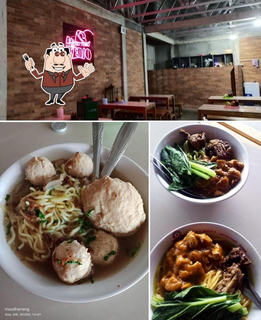 Warung bakso tenis dan mie ayam bayam, Sariharjo - Restaurant menu ...